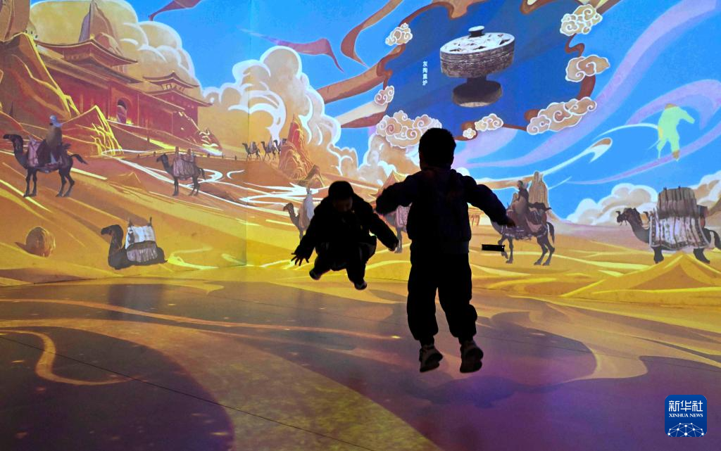 河北石家庄：数字互动体验展受青睐-新华网