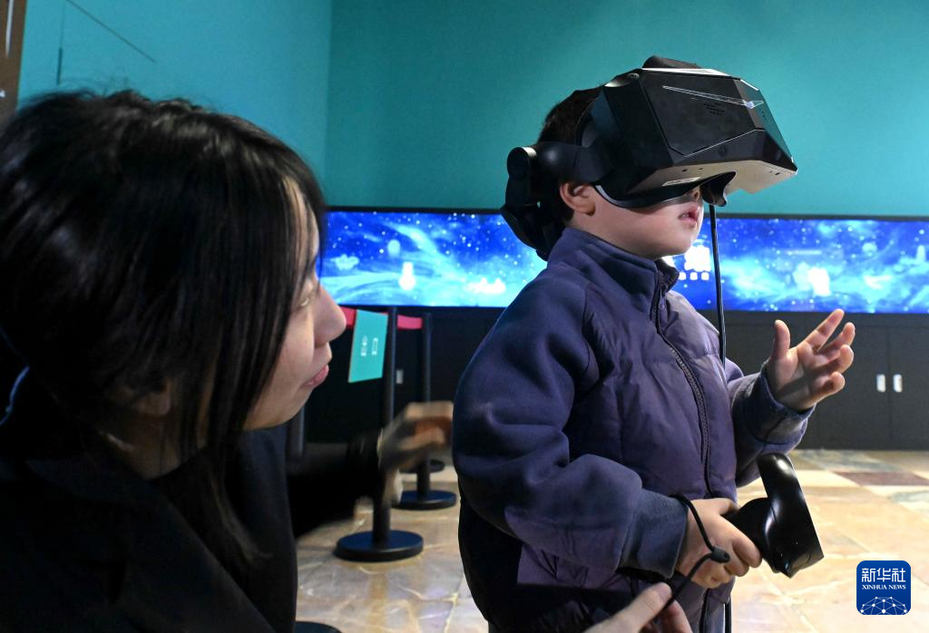河北石家庄：数字互动体验展受青睐-新华网