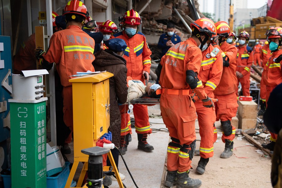 Eighth person rescued in Changsha building collapse-Xinhua