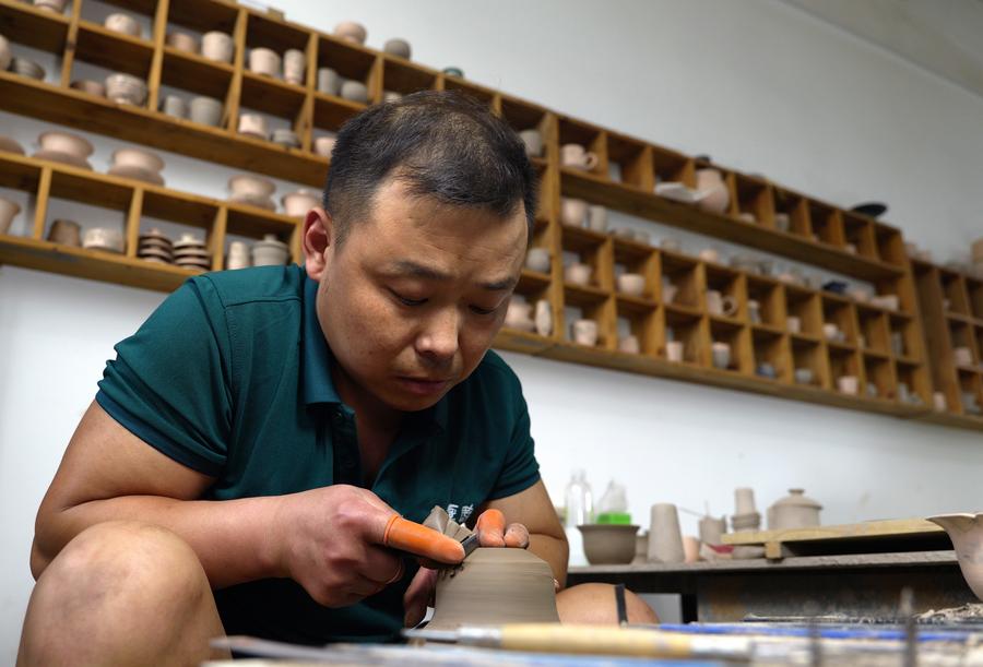 HenanPixels | Reviving tradition: the flourishing Jun porcelain ...